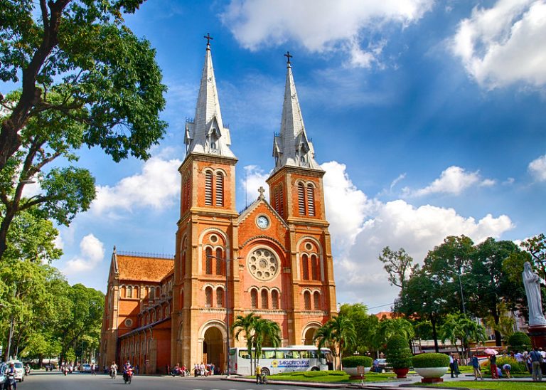 nha-tho-duc-ba-sai-gon1 - Du Lịch Miền Tây